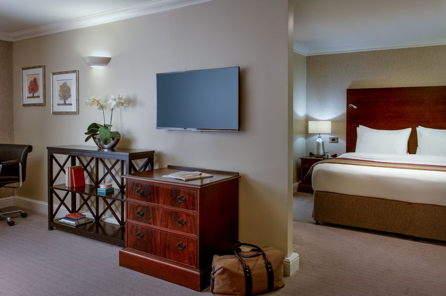 Premier Suites Bristol | Hotel Suites at Aztec Hotel